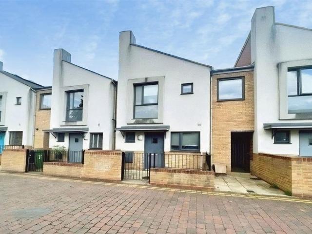 3 bedroom terraced house to rent