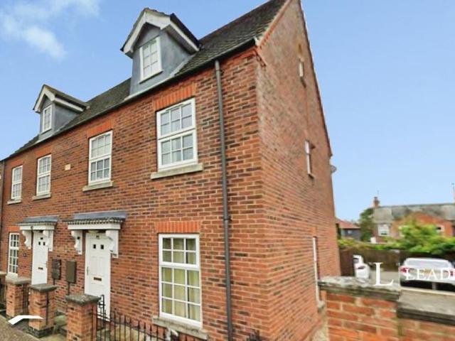 3 bedroom terraced house to rent
