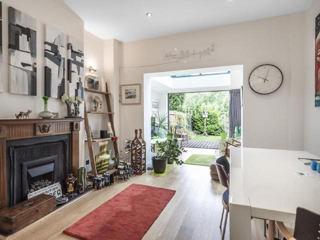3 bedroom terraced house to rent
