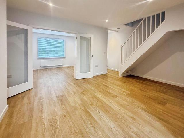 3 bedroom terraced house to rent