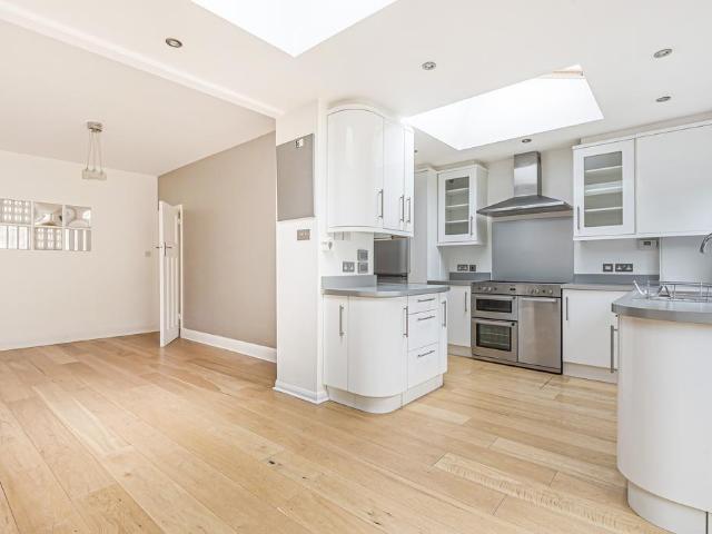 3 bedroom terraced house to rent