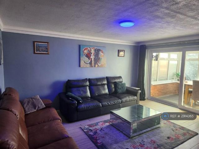 3 bedroom terraced house to rent