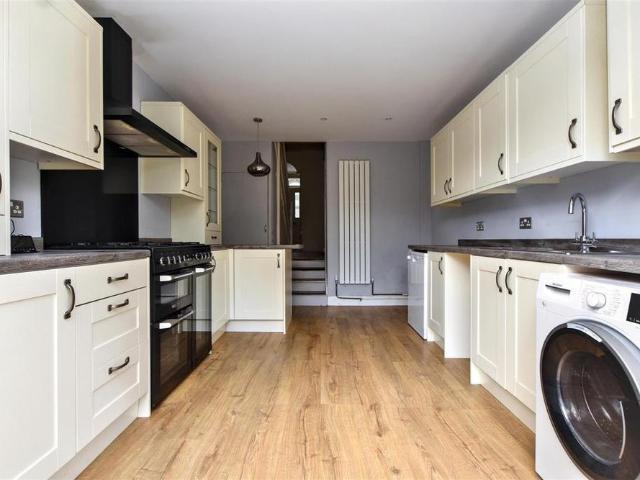3 bedroom terraced house to rent