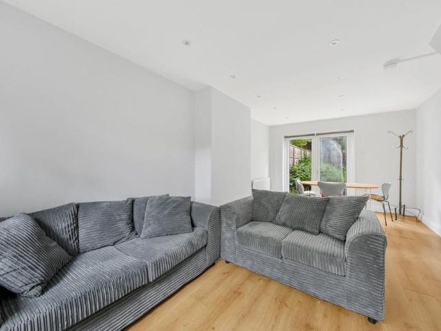 3 bedroom terraced house to rent