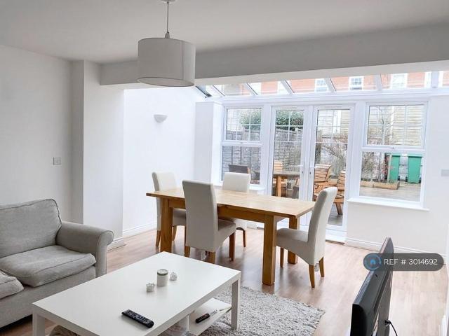 3 bedroom terraced house to rent