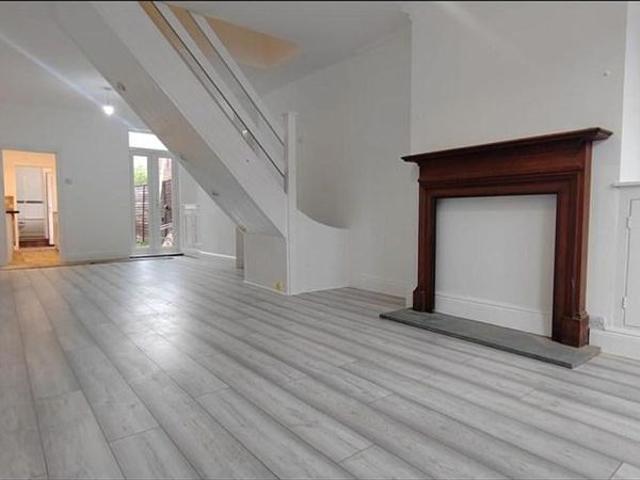 3 bedroom terraced house to rent
