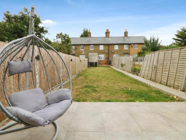 3 bedroom terraced house to rent