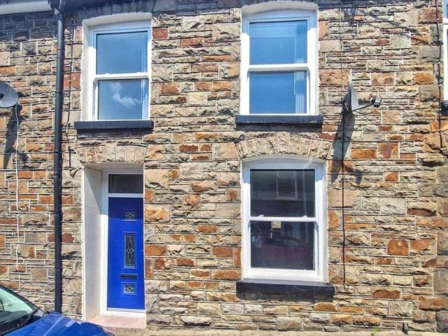 3 bedroom terraced house to rent