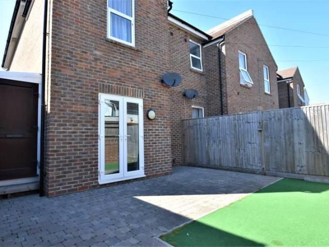 3 bedroom terraced house to rent