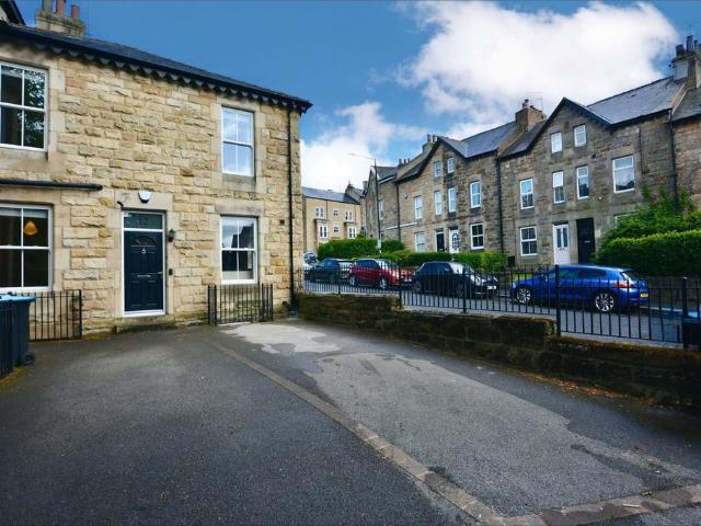 3 bedroom terraced house to rent