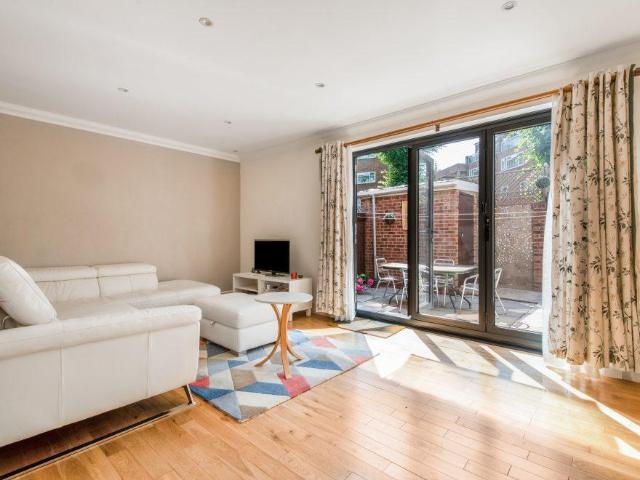 3 bedroom terraced house to rent