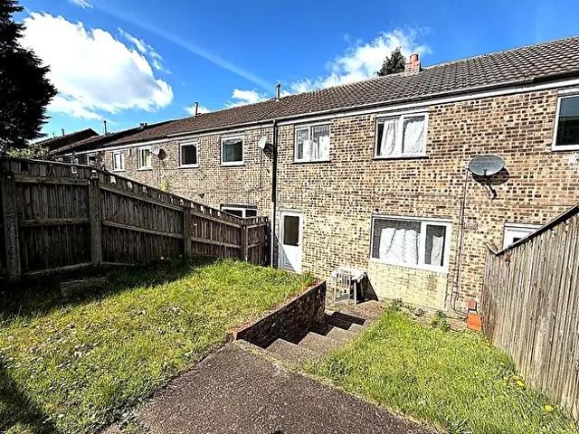 3 Bedroom Terraced House To Rent In Thornbury Way, NG5