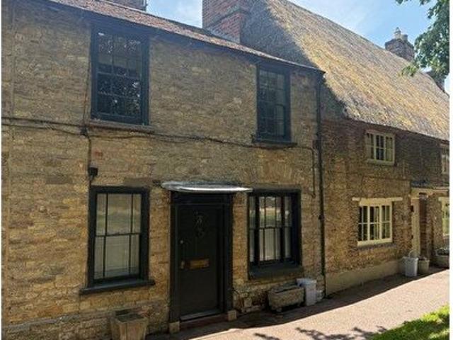 3 Bedroom Terraced House To Rent In The Green, Bedford, MK43
