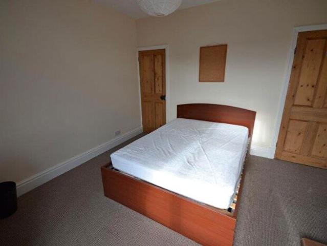 3 Bedroom Terraced House To Rent In Welford Road, Leicester, LE2
