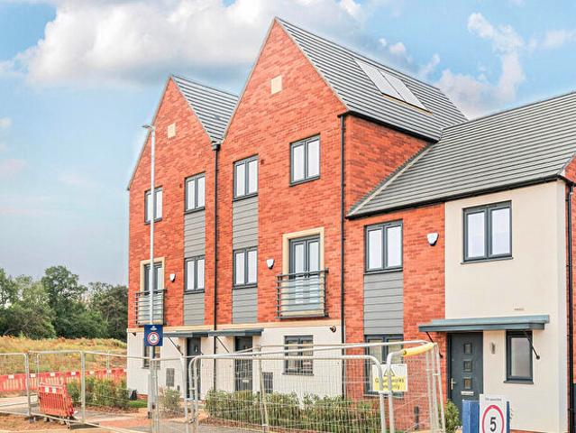 3 Bedroom Terraced House To Rent In West Street, Upton, Northampton, NN5