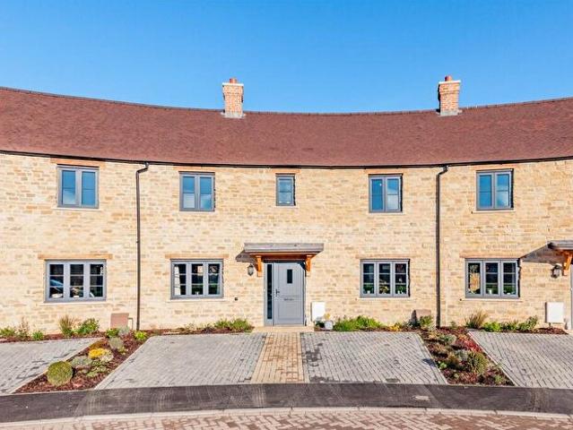 3 Bedroom Terraced House To Rent In Williams Court, OX29