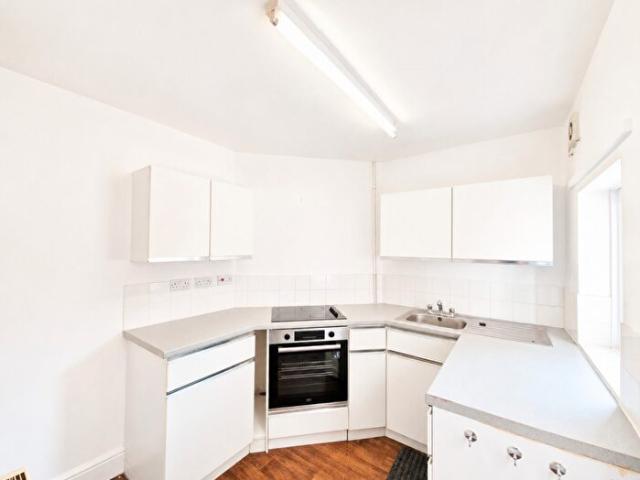 3 Bedroom Terraced House To Rent In Balmoral Road, Nottingham, Nottinghamshire, NG1