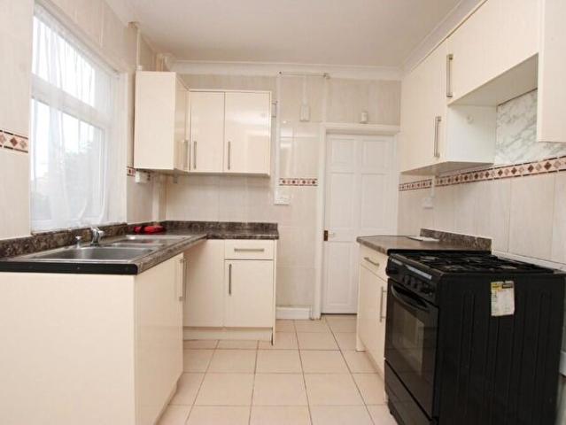 3 Bedroom Terraced House To Rent In Bath Road, Kettering, Northamptonshire, NN16