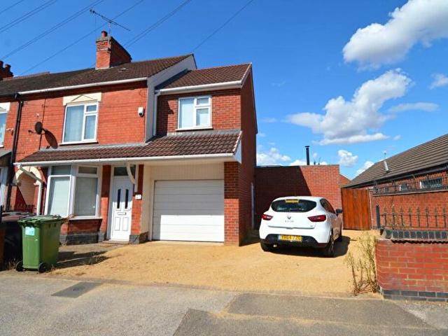 3 Bedroom Terraced House To Rent In Church Road, Nuneaton, CV10