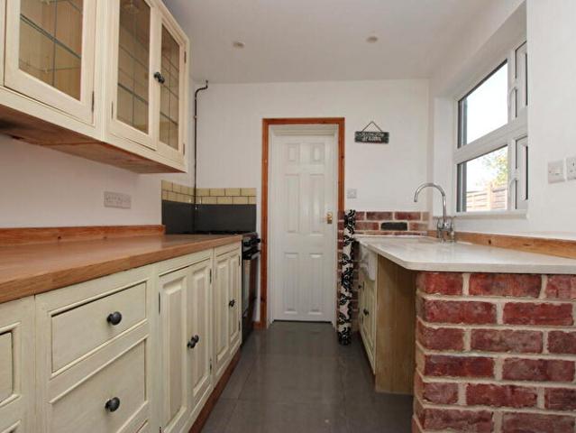 3 Bedroom Terraced House To Rent In Clarence Road, Kettering, Northamptonshire, NN16