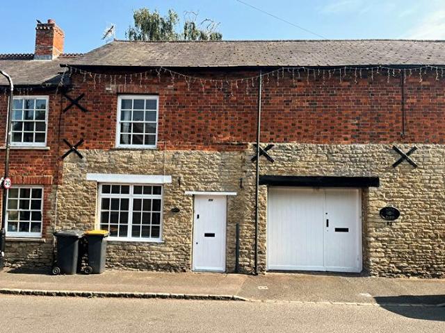 3 Bedroom Terraced House To Rent In High Street, Harrold Village, Bedfordshire, MK43