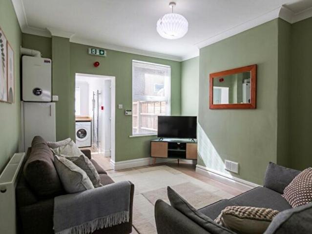 3 Bedroom Terraced House To Rent In Lamcote Grove, Nottingham, NG2