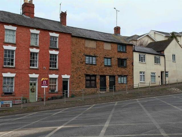 3 Bedroom Terraced House To Rent In Oxford Road, Banbury, OX16