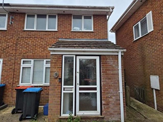 3 Bedroom Terraced House To Rent In Petersham Close, Newport Pagnell, MK16