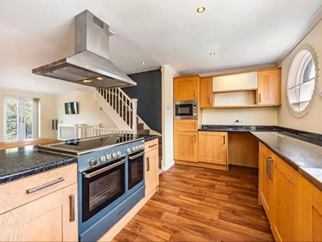 3 Bedroom Terraced House To Rent In Quayside Close, Nottingham, NG2