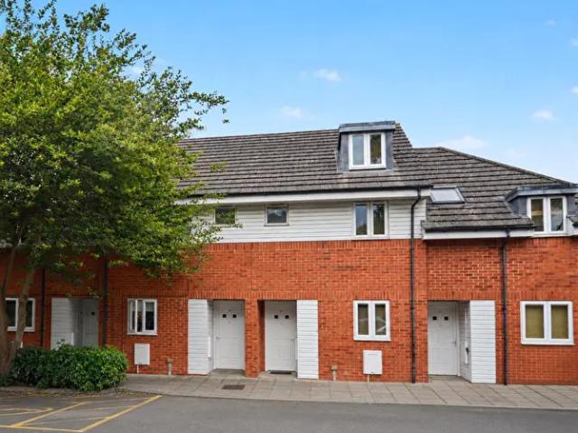3 Bedroom Terraced House To Rent In Semilong Court, NN2