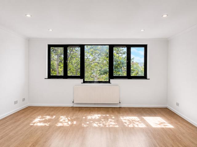 3 bedroom terraced house to rent on Manchester Road, London