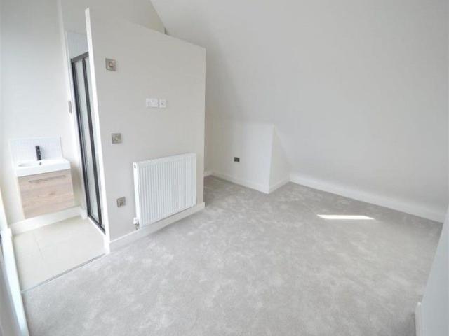 3 Bedroom Terraced To Let