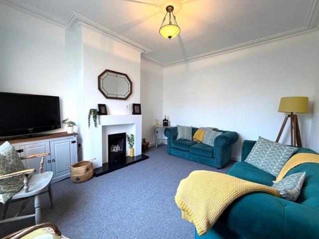 3 Bedroom Terraced To Let