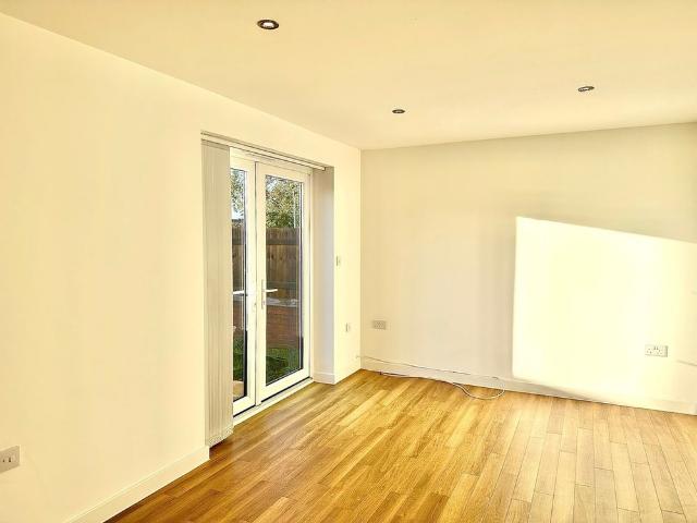 3 bedroom Three Bedroom Detached Home to rent