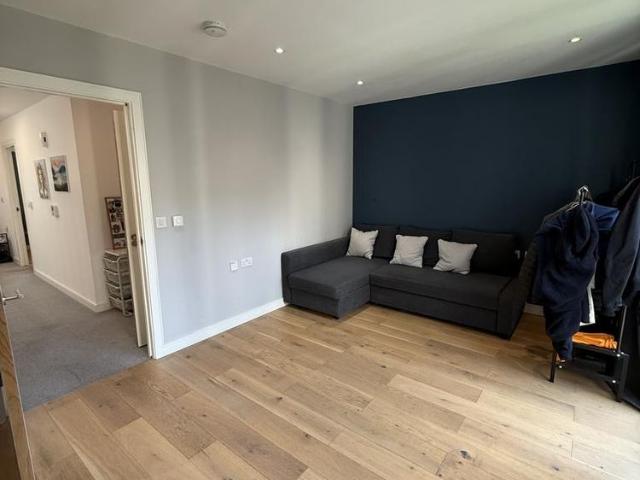 3 bedroom triplex to rent