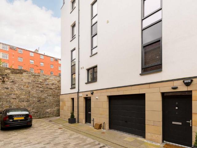 3 bedroom triplex for sale