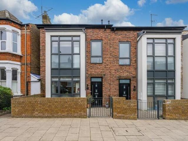 3 bedroom triplex for rent in Fawe Park Road, Wandsworth, London, SW15