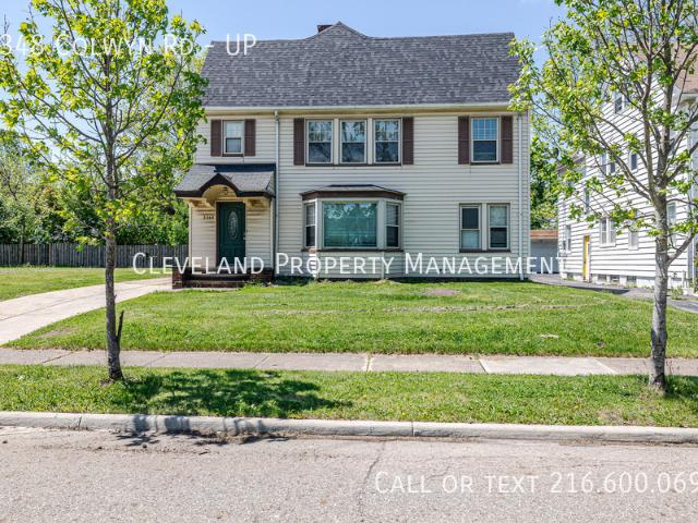 3 bedroom UP unit in Shaker Heights