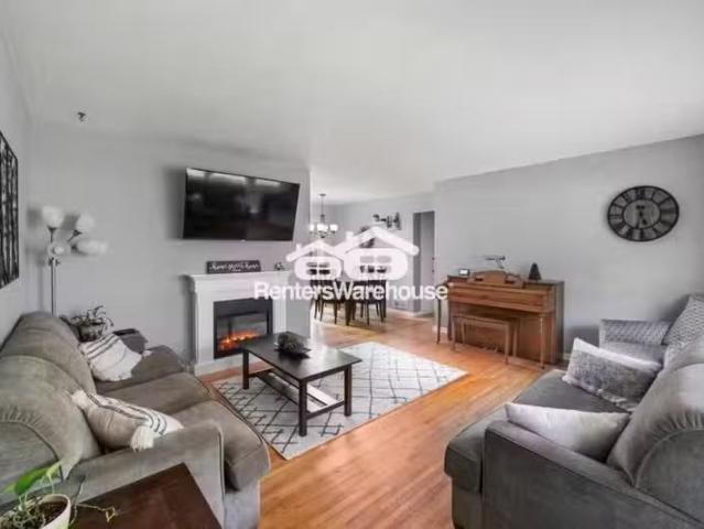3 Bedroom updated Rambler Great Neighborhood 2801 Woodbridg.