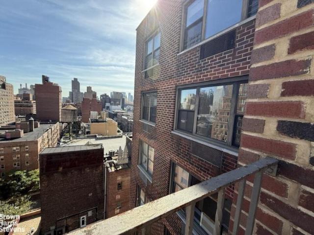 3 bedroom, Upper East Side NY 96374160