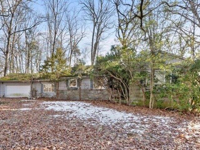 3 bedroom, Upper Saddle River NJ 07458 LS102824276