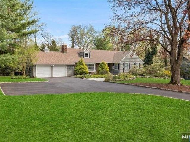 3 bedroom, Upper Saddle River NJ 07458 102346864