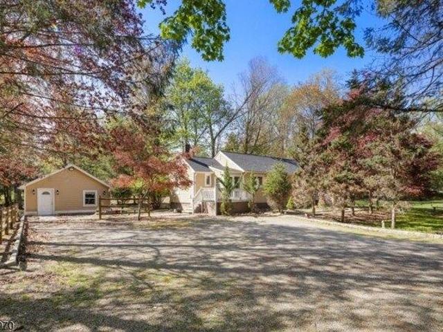 3 bedroom, Upper Saddle River NJ 07458 104189403