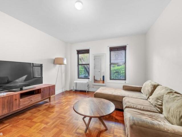 3 bedroom, Upper West Side NY LS90351593