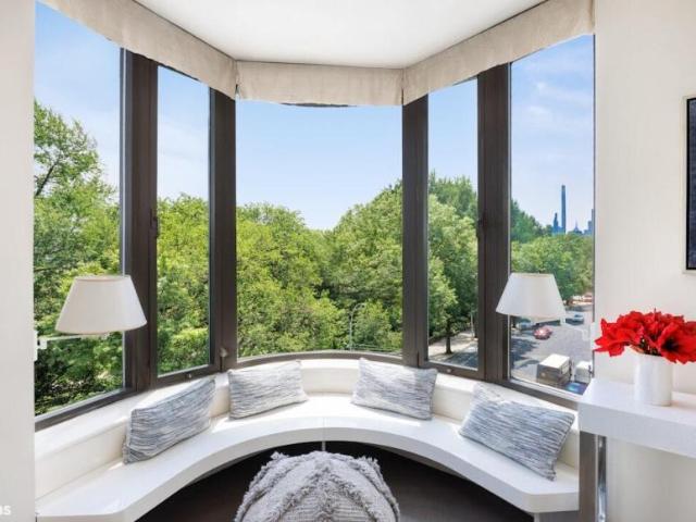 3 bedroom, Upper West Side NY LS91889506