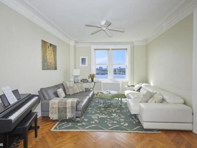 3 bedroom, Upper West Side NY LS91957957