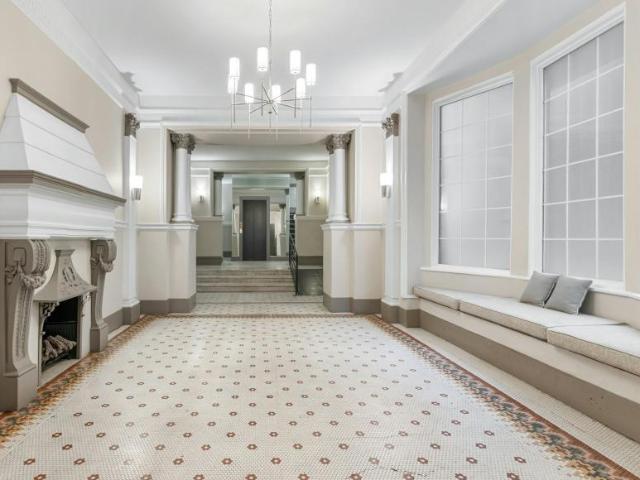 3 bedroom, Upper West Side NY 95693436
