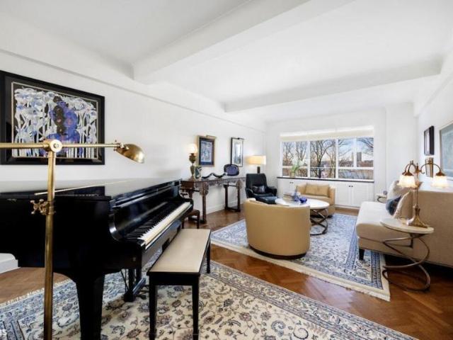 3 bedroom, Upper West Side NY 98817929