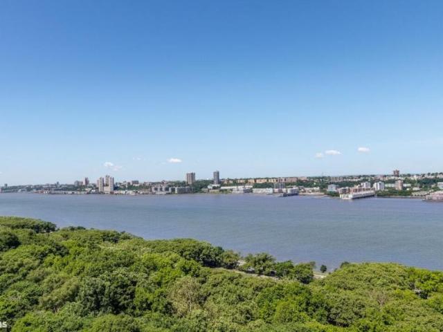3 bedroom, Upper West Side NY 98818023