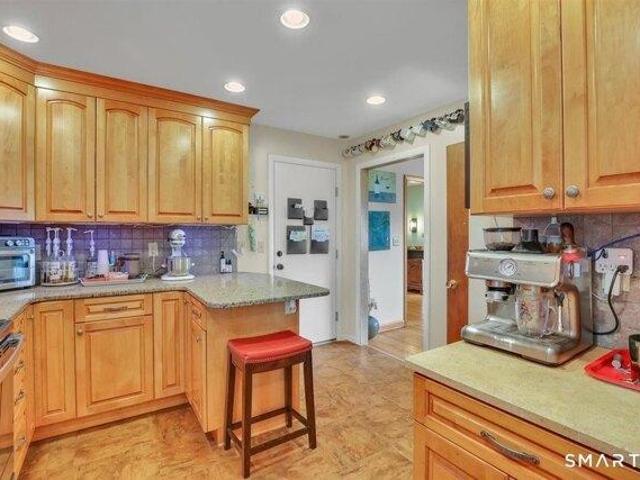 3 bedroom, Vernon CT 06066 105106105